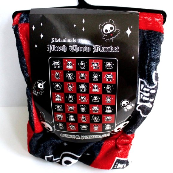 Hasbro | Bedding | Skelanimals Grid Repeat Plush Throw Blanket 46 In X ...